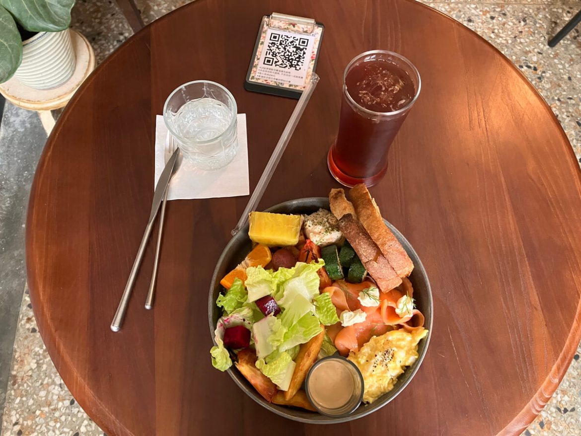 【台中西屯】Mook 木可餐行 | 寵物友善老宅早午餐推薦！餐廳環境菜單價位介紹 - 美食遊人