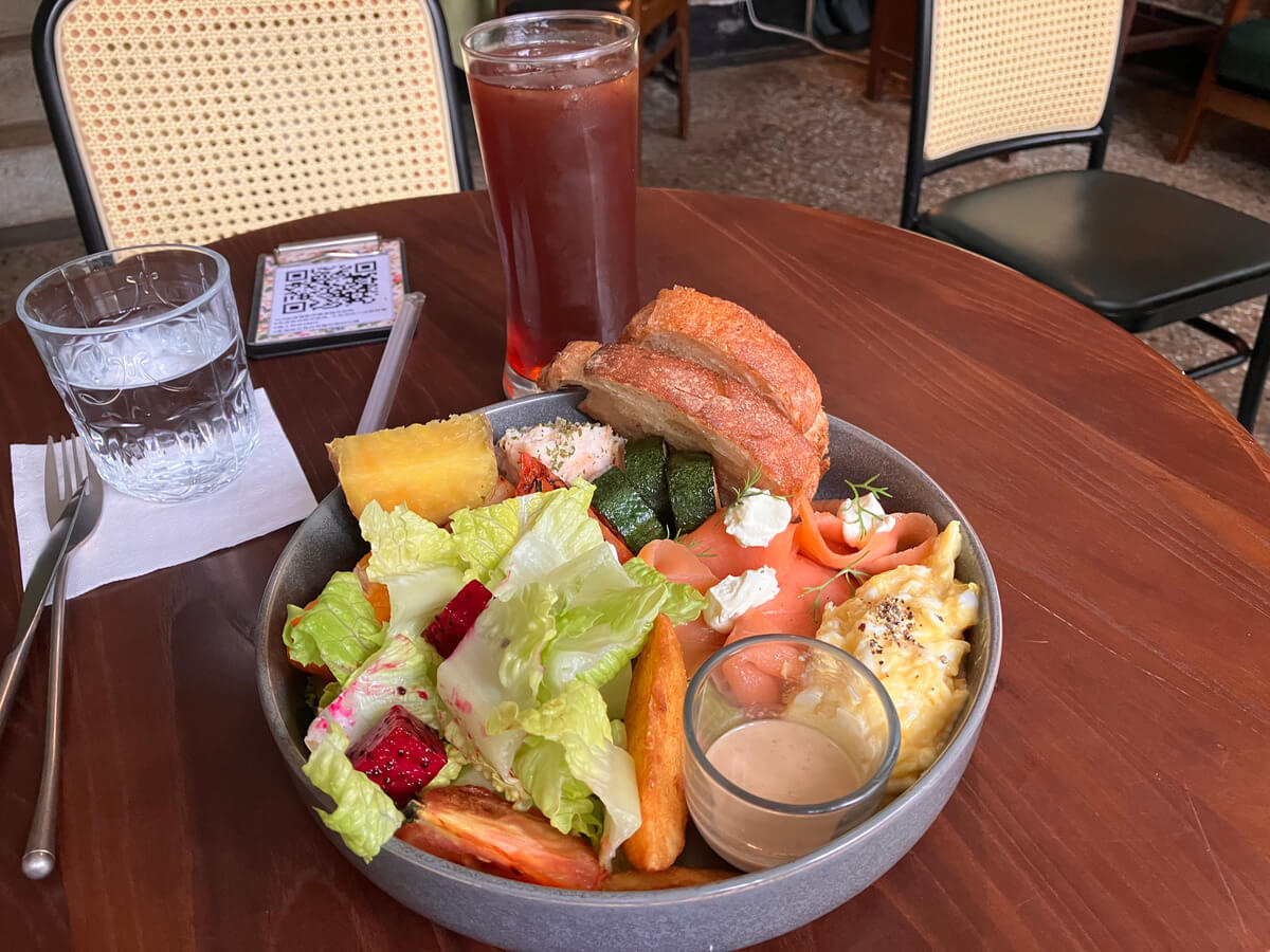 【台中西屯】Mook 木可餐行 | 寵物友善老宅早午餐推薦！餐廳環境菜單價位介紹 - 美食遊人